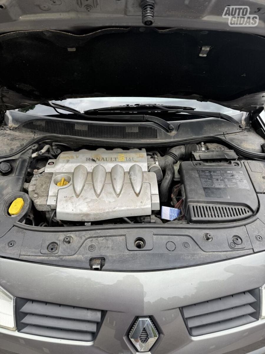 Pelēks Renault Megane 2004 Viļņa, ar dzinēja tilpumu 1.60 L un nobraukumu 147 tūkst. km par 980 €, foto 10 vietnē AUTOMOTO.COM.LV