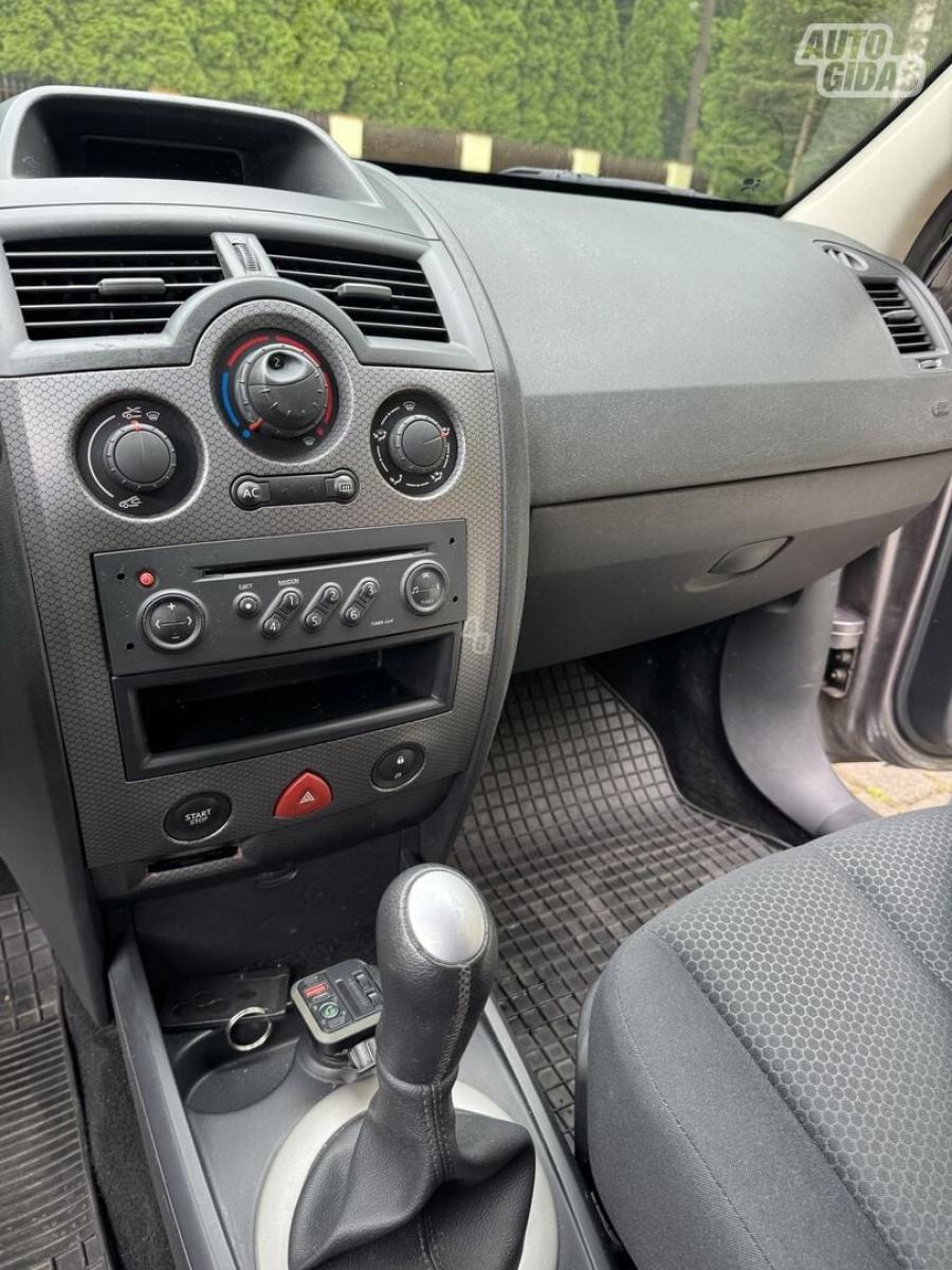 Pelēks Renault Megane 2004 Viļņa, ar dzinēja tilpumu 1.60 L un nobraukumu 147 tūkst. km par 980 €, foto 13 vietnē AUTOMOTO.COM.LV
