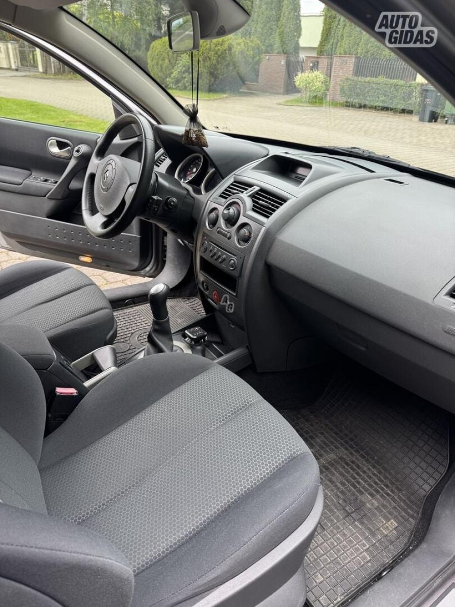 Pelēks Renault Megane 2004 Viļņa, ar dzinēja tilpumu 1.60 L un nobraukumu 147 tūkst. km par 980 €, foto 14 vietnē AUTOMOTO.COM.LV