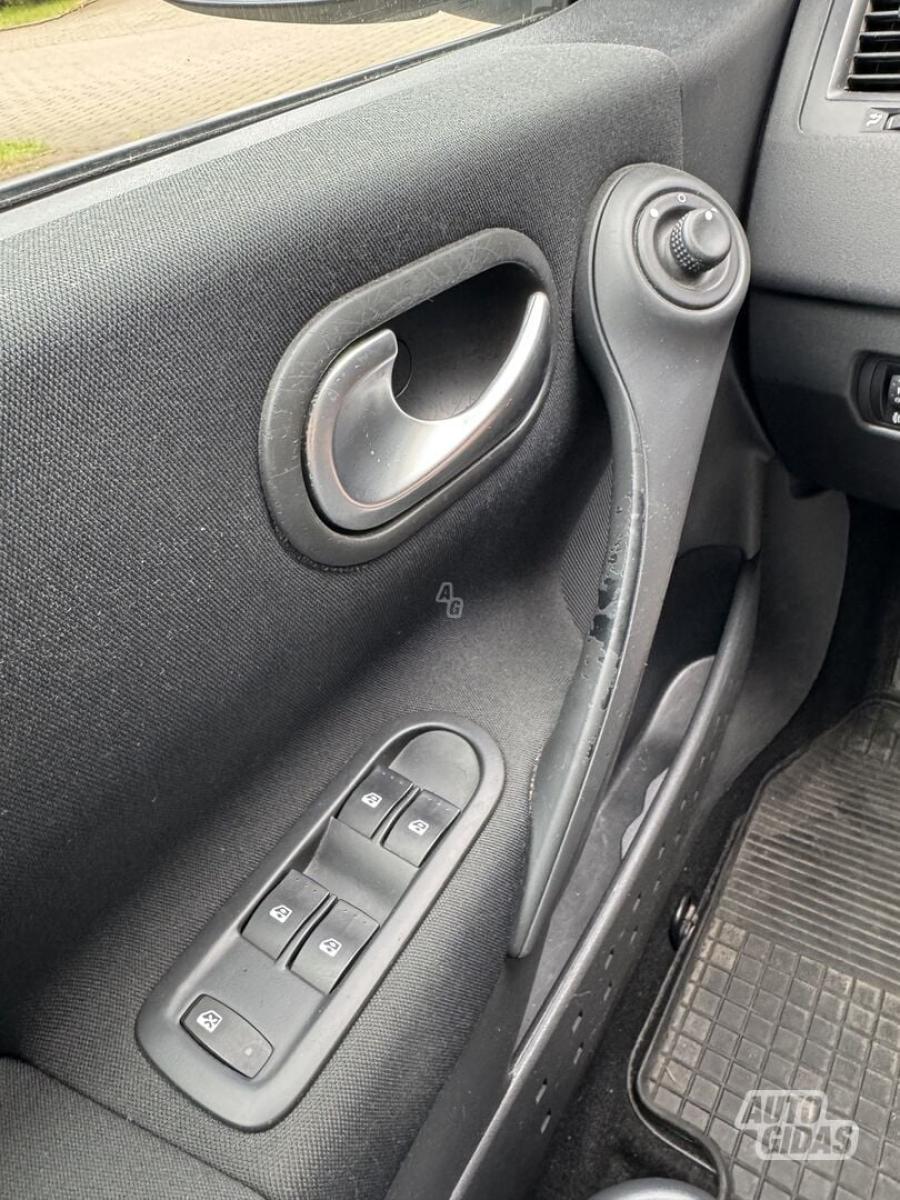 Pelēks Renault Megane 2004 Viļņa, ar dzinēja tilpumu 1.60 L un nobraukumu 147 tūkst. km par 980 €, foto 17 vietnē AUTOMOTO.COM.LV