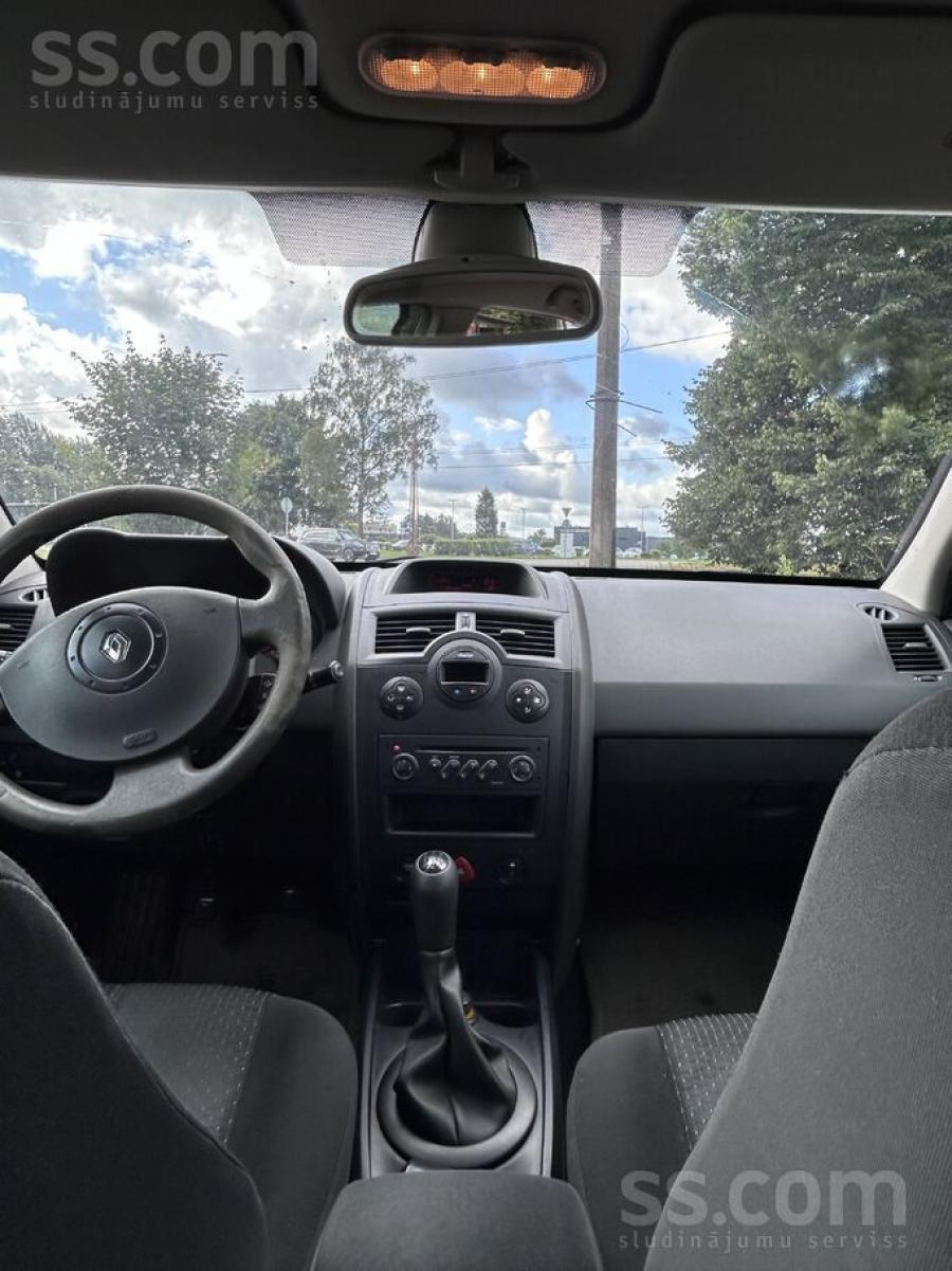 Grey Renault Megane 2004 in Riga, with an engine capacity of 1.40 L and mileage of 0 thousand km for 850 €, photo 6 on AUTOMOTO.COM.LV