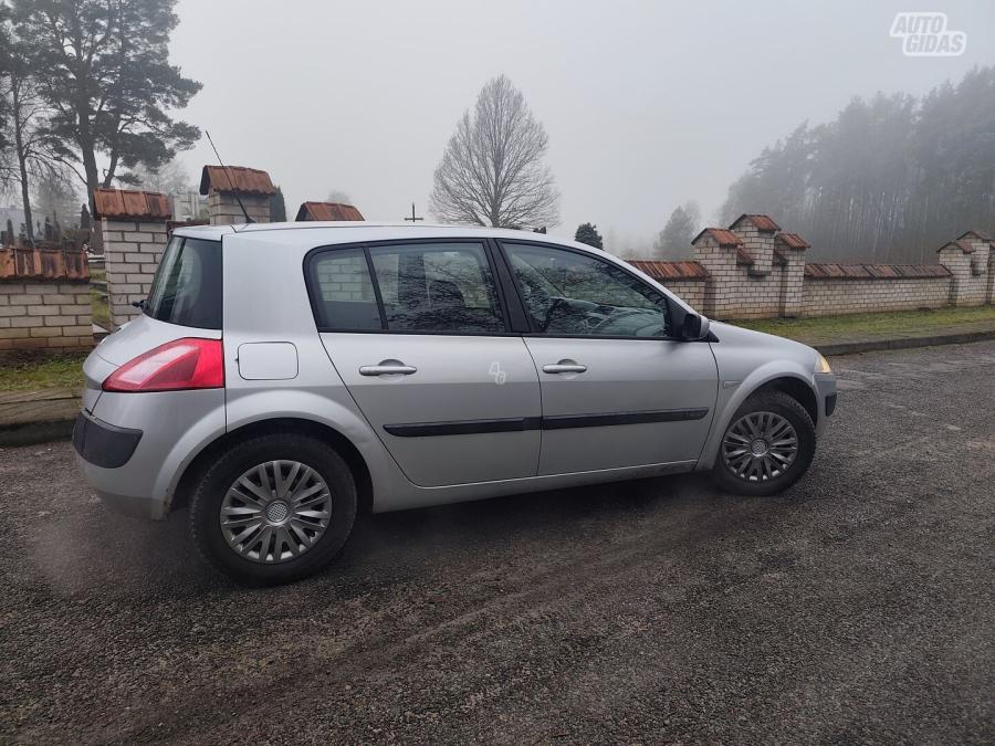 Grey Renault Megane 2005 in Sirvintos, with an engine capacity of 1.40 L and mileage of 250 thousand km for 600 €, photo 3 on AUTOMOTO.COM.LV