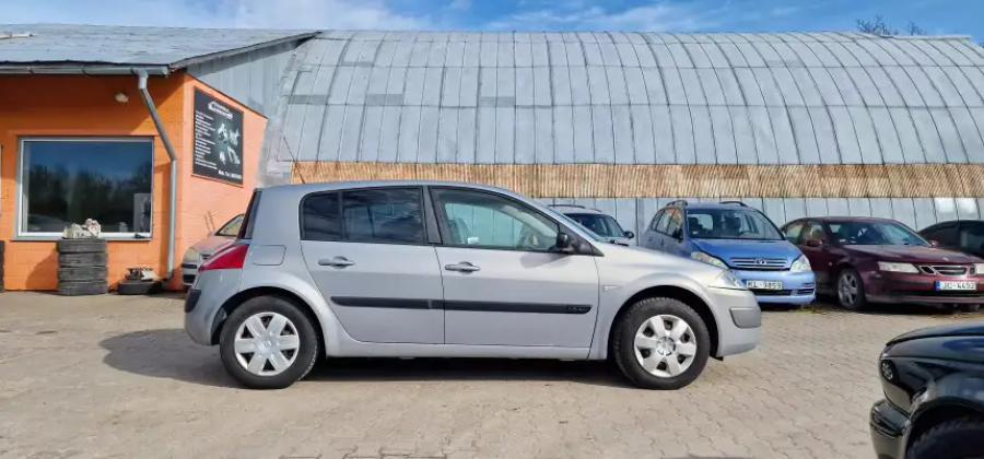 Pelēks Renault Megane 2005 Valmiera, ar dzinēja tilpumu 1.60 L un nobraukumu 148 tūkst. km par 1500 €, foto 3 vietnē AUTOMOTO.COM.LV