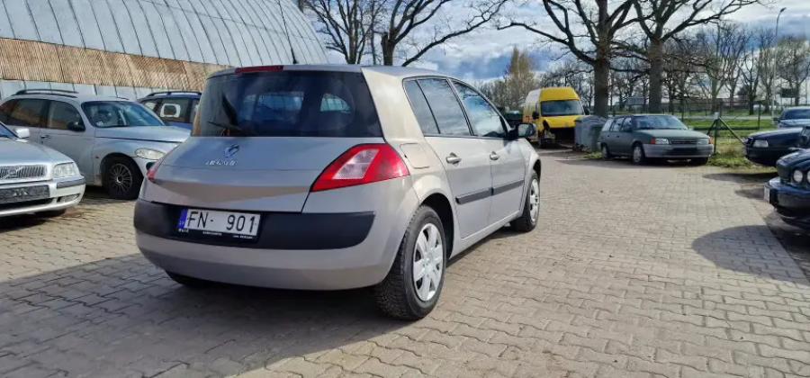 Pelēks Renault Megane 2005 Valmiera, ar dzinēja tilpumu 1.60 L un nobraukumu 148 tūkst. km par 1500 €, foto 4 vietnē AUTOMOTO.COM.LV