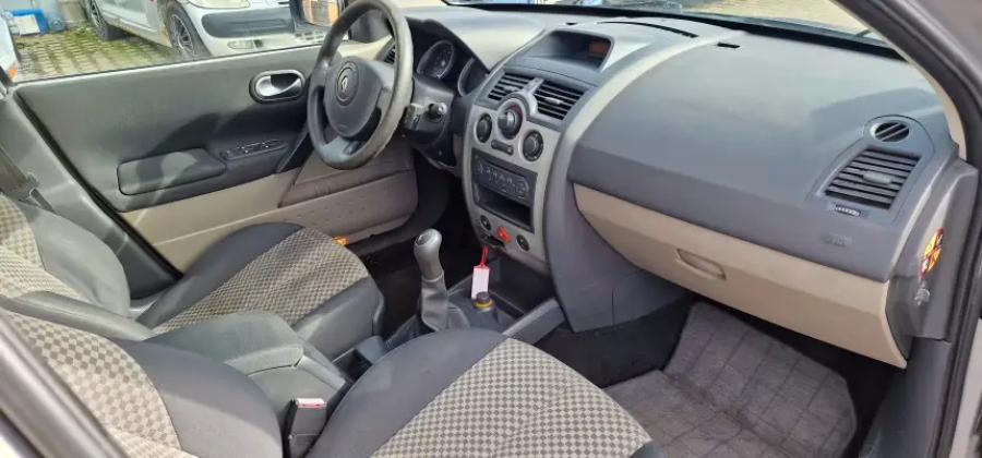 Pelēks Renault Megane 2005 Valmiera, ar dzinēja tilpumu 1.60 L un nobraukumu 148 tūkst. km par 1500 €, foto 11 vietnē AUTOMOTO.COM.LV