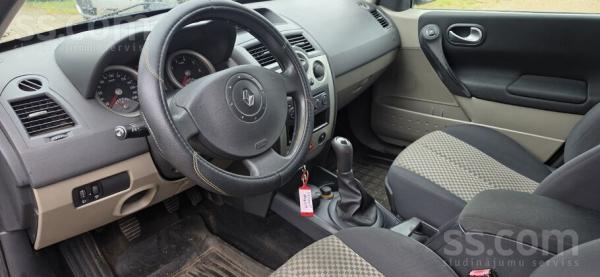 Grey Renault Megane 2005 in Valmiera, with an engine capacity of 1.60 L and mileage of 151 thousand km for 1700 €, photo 8 on AUTOMOTO.COM.LV