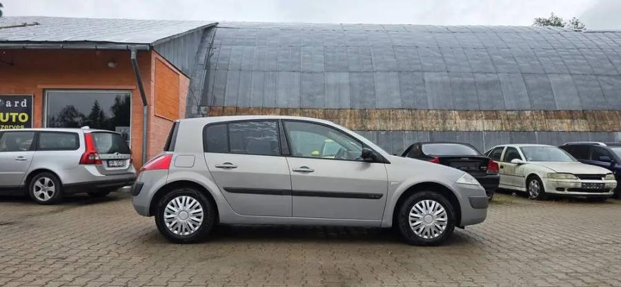 Grey Renault Megane 2005 in Valmiera, with an engine capacity of 1.60 L and mileage of 151 thousand km for 1700 €, photo 3 on AUTOMOTO.COM.LV