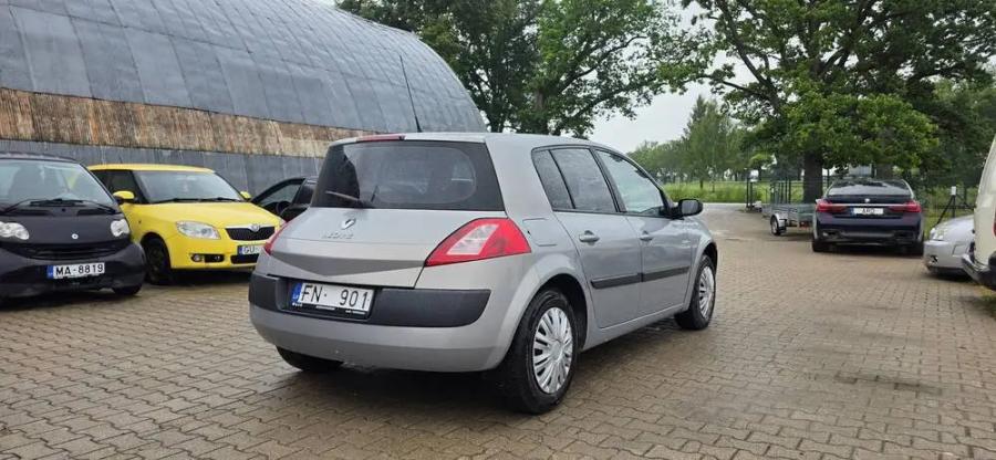 Grey Renault Megane 2005 in Valmiera, with an engine capacity of 1.60 L and mileage of 151 thousand km for 1700 €, photo 4 on AUTOMOTO.COM.LV
