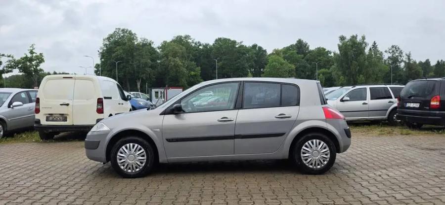 Grey Renault Megane 2005 in Valmiera, with an engine capacity of 1.60 L and mileage of 151 thousand km for 1700 €, photo 6 on AUTOMOTO.COM.LV