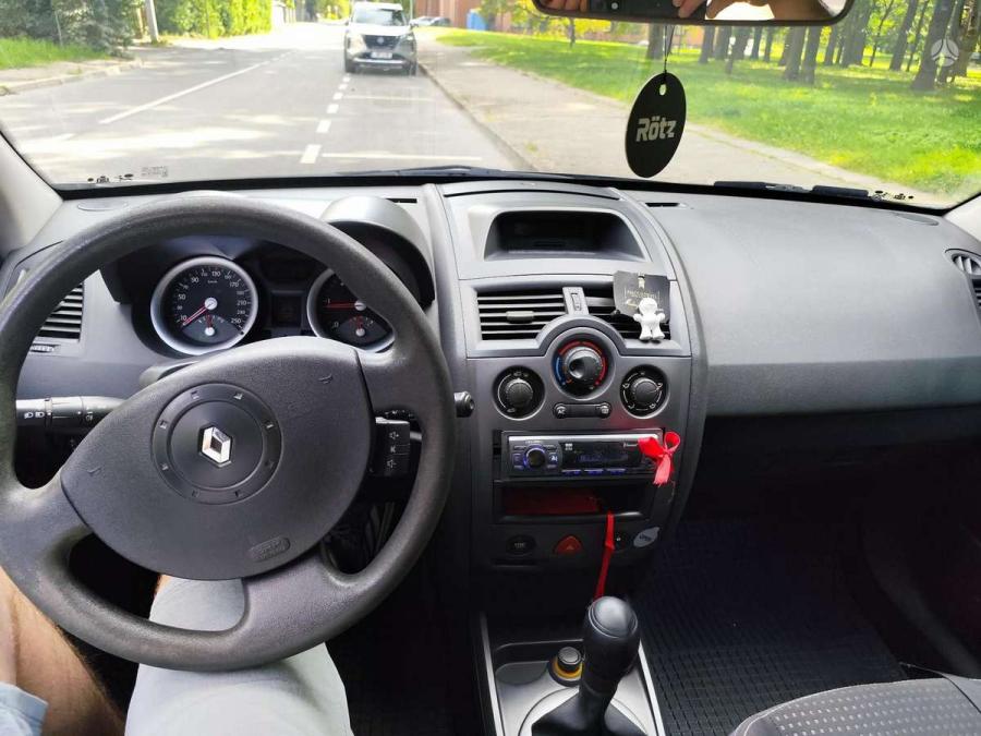 Grey Renault Megane 2005 in Kaunas, with an engine capacity of 1.46 L and mileage of 279 thousand km for 900 €, photo 9 on AUTOMOTO.COM.LV