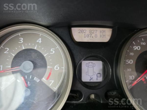 Grey Renault Megane 2006 in Riga, with an engine capacity of 1.60 L and mileage of 203 thousand km for 2100 €, photo 8 on AUTOMOTO.COM.LV