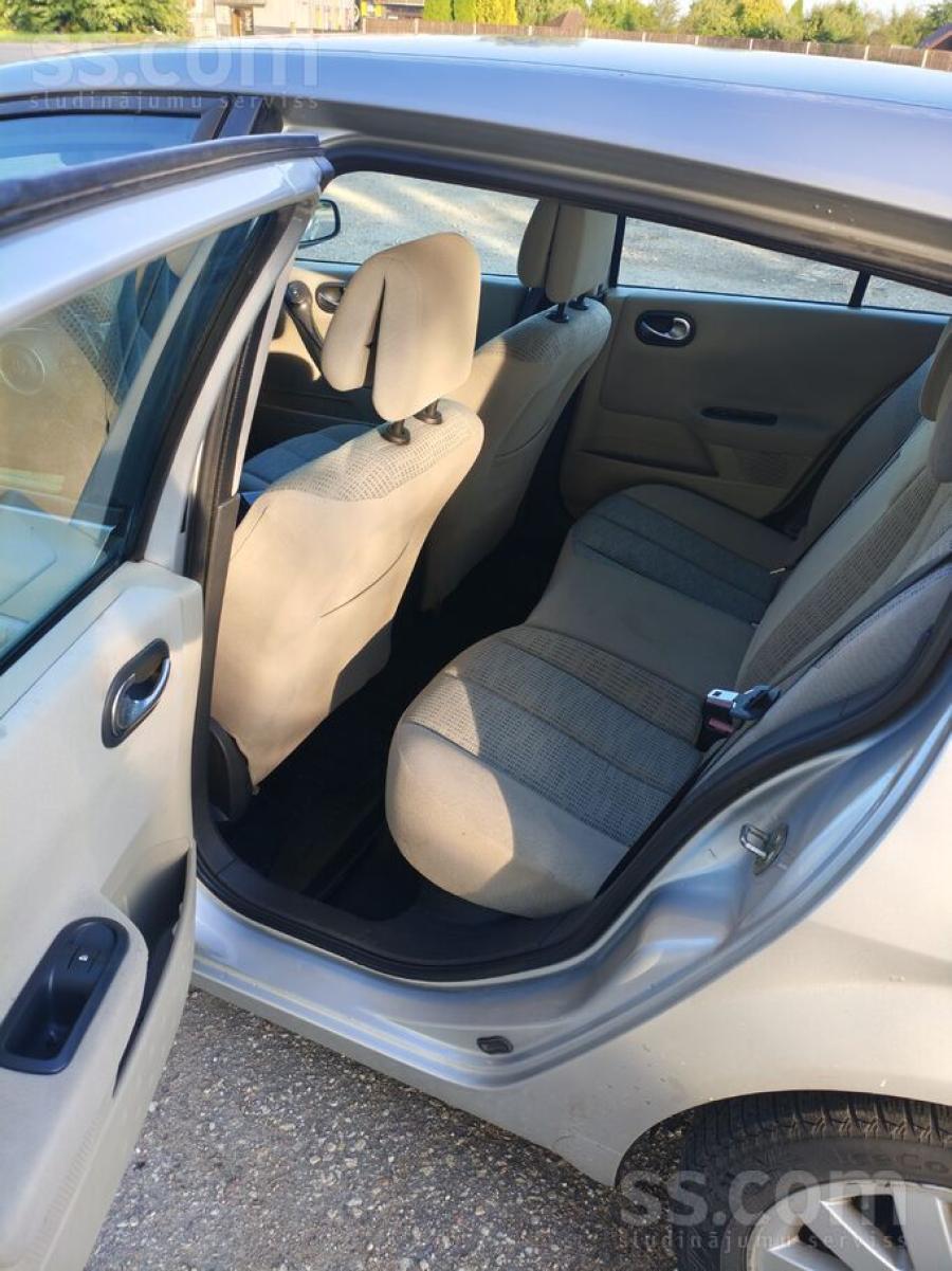 Grey Renault Megane 2006 in Saldus, with an engine capacity of 1.50 L and mileage of 293 thousand km for 400 €, photo 6 on AUTOMOTO.COM.LV