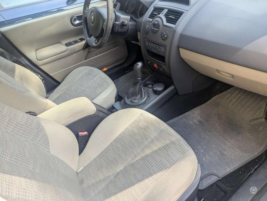 Pelēks Renault Megane 2007 Viļņa, ar dzinēja tilpumu 1.60 L un nobraukumu 278 tūkst. km par 700 €, foto 7 vietnē AUTOMOTO.COM.LV