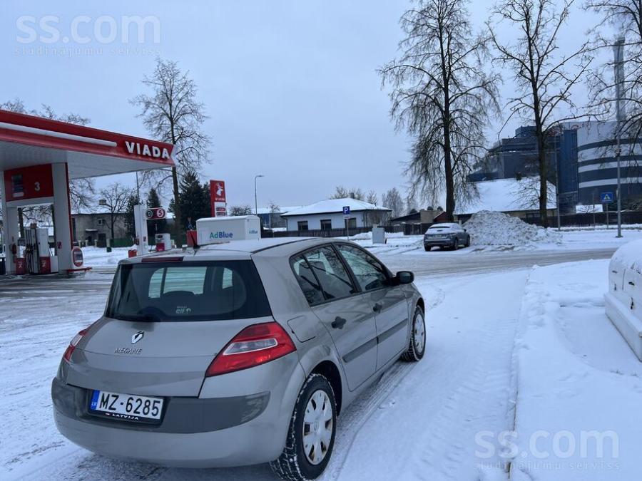 Grey Renault Megane 2008 in Jelgava, with an engine capacity of 1.60 L and mileage of 229 thousand km for 1090 €, photo 1 on AUTOMOTO.COM.LV
