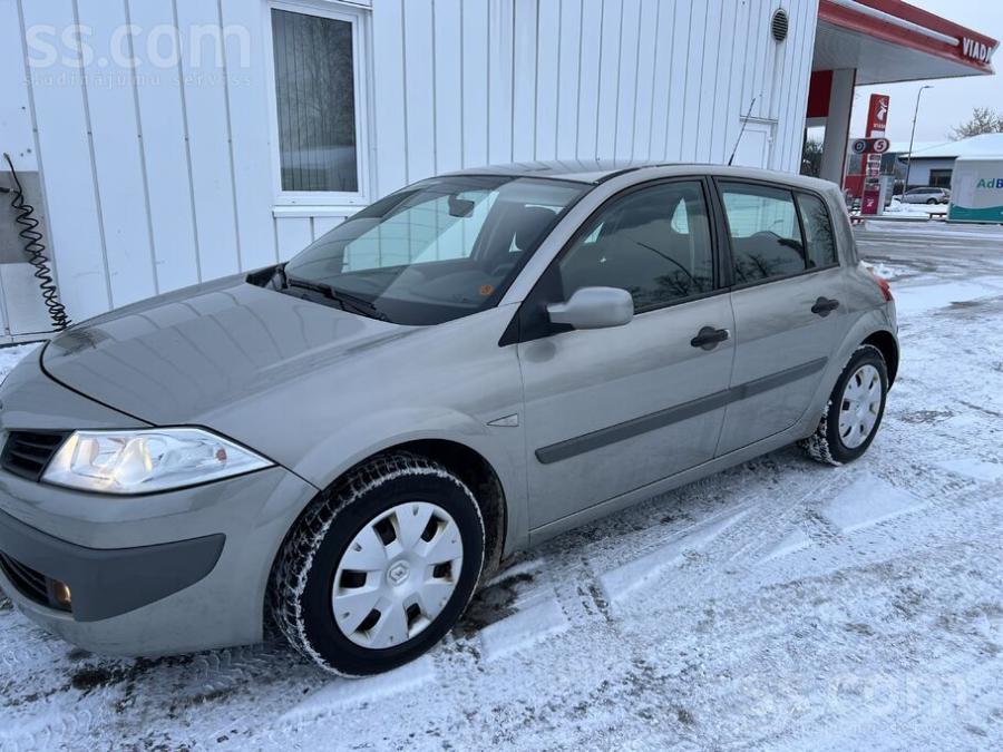 Grey Renault Megane 2008 in Jelgava, with an engine capacity of 1.60 L and mileage of 229 thousand km for 1090 €, photo 3 on AUTOMOTO.COM.LV