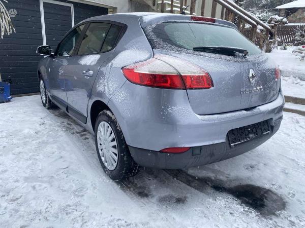 Grey Renault Megane 2009 in Marijampole, with an engine capacity of 1.60 L and mileage of 113 thousand km for 3400 €, photo 2 on AUTOMOTO.COM.LV