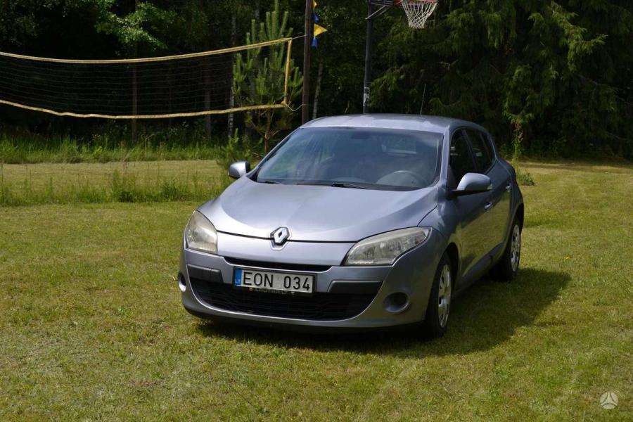 Grey Renault Megane 2009 in Vilnius, with an engine capacity of 1.60 L and mileage of 190 thousand km for 1200 €, photo 1 on AUTOMOTO.COM.LV