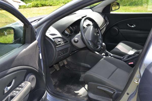 Grey Renault Megane 2009 in Vilnius, with an engine capacity of 1.60 L and mileage of 190 thousand km for 1200 €, photo 8 on AUTOMOTO.COM.LV