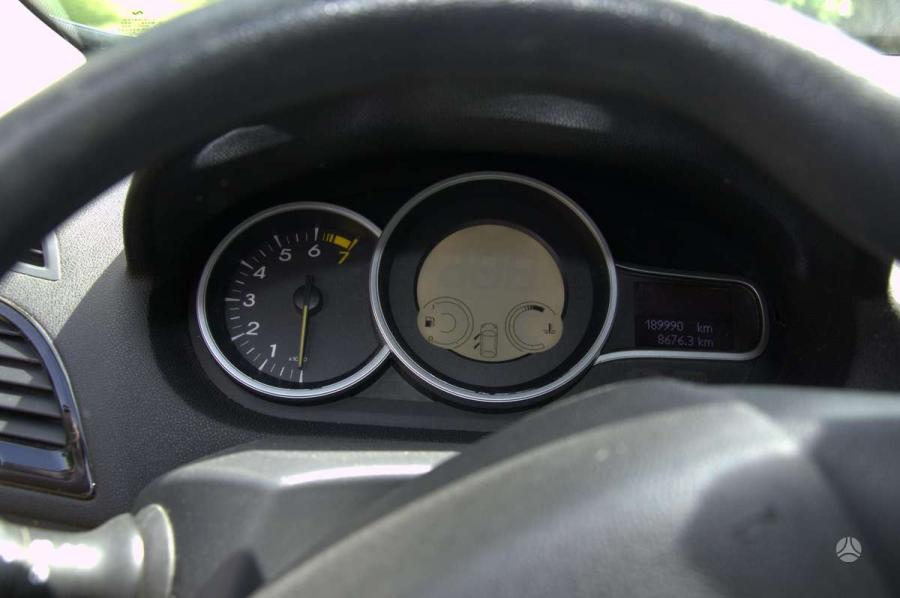 Grey Renault Megane 2009 in Vilnius, with an engine capacity of 1.60 L and mileage of 190 thousand km for 1200 €, photo 10 on AUTOMOTO.COM.LV