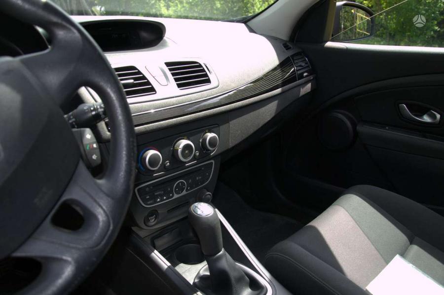 Grey Renault Megane 2009 in Vilnius, with an engine capacity of 1.60 L and mileage of 190 thousand km for 1200 €, photo 11 on AUTOMOTO.COM.LV