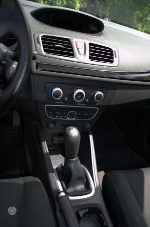 Grey Renault Megane 2009 in Vilnius, with an engine capacity of 1.60 L and mileage of 190 thousand km for 1200 €, photo 12 on AUTOMOTO.COM.LV