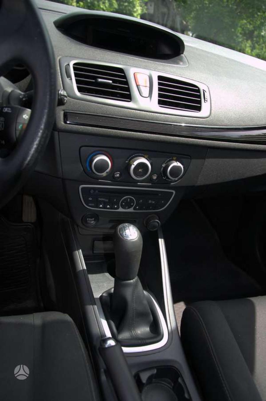 Grey Renault Megane 2009 in Vilnius, with an engine capacity of 1.60 L and mileage of 190 thousand km for 1200 €, photo 12 on AUTOMOTO.COM.LV
