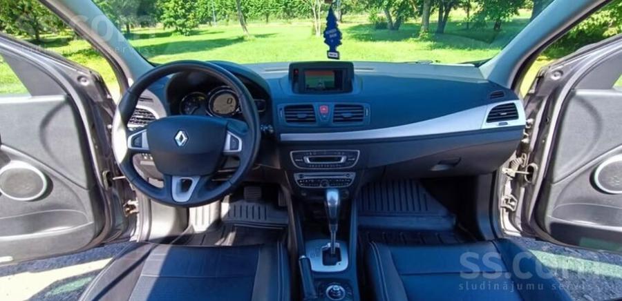Grey Renault Megane 2009 in Liepaja, with an engine capacity of 2.00 L and mileage of 240 thousand km for 2050 €, photo 8 on AUTOMOTO.COM.LV