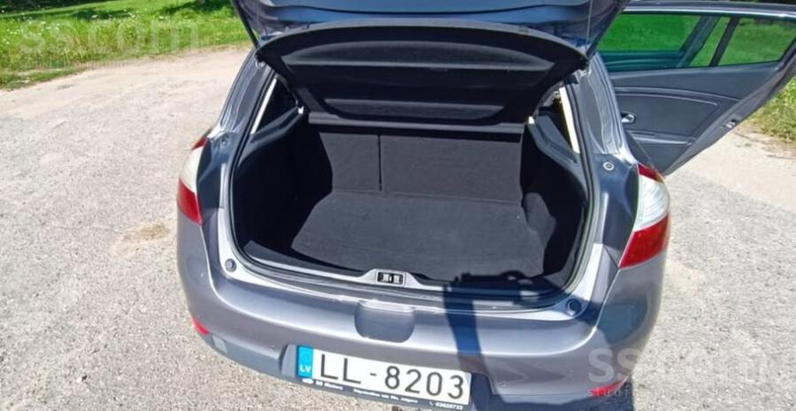 Grey Renault Megane 2009 in Liepaja, with an engine capacity of 2.00 L and mileage of 240 thousand km for 2050 €, photo 10 on AUTOMOTO.COM.LV