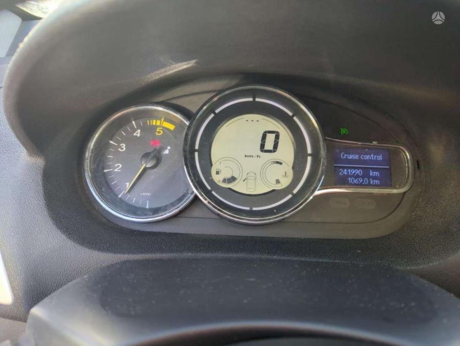 Grey Renault Megane 2010 in Panevezys, with an engine capacity of 1.46 L and mileage of 242 thousand km for 2600 €, photo 4 on AUTOMOTO.COM.LV