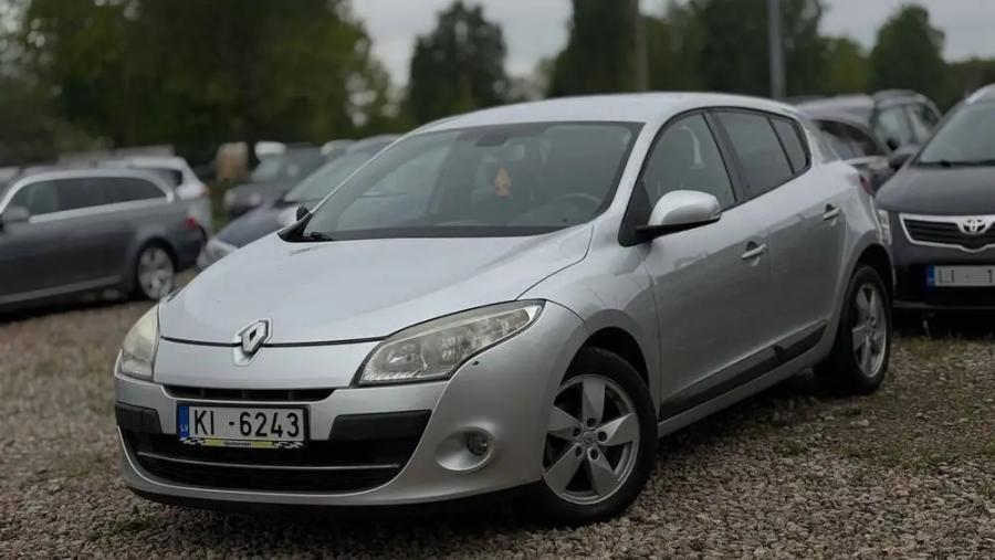 Pelēks Renault Megane 2010 Jelgava, ar dzinēja tilpumu 1.50 L un nobraukumu 303 tūkst. km par 1990 €, foto 1 vietnē AUTOMOTO.COM.LV