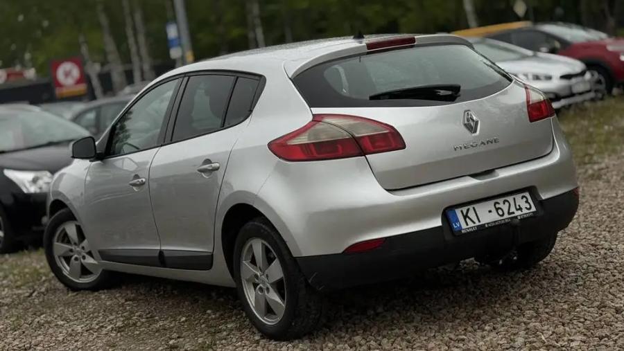 Pelēks Renault Megane 2010 Jelgava, ar dzinēja tilpumu 1.50 L un nobraukumu 303 tūkst. km par 1990 €, foto 5 vietnē AUTOMOTO.COM.LV
