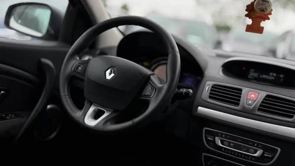 Grey Renault Megane 2010 in Jelgava, with an engine capacity of 1.50 L and mileage of 303 thousand km for 1990 €, photo 10 on AUTOMOTO.COM.LV