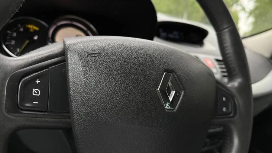 Pelēks Renault Megane 2010 Jelgava, ar dzinēja tilpumu 1.50 L un nobraukumu 303 tūkst. km par 1990 €, foto 18 vietnē AUTOMOTO.COM.LV
