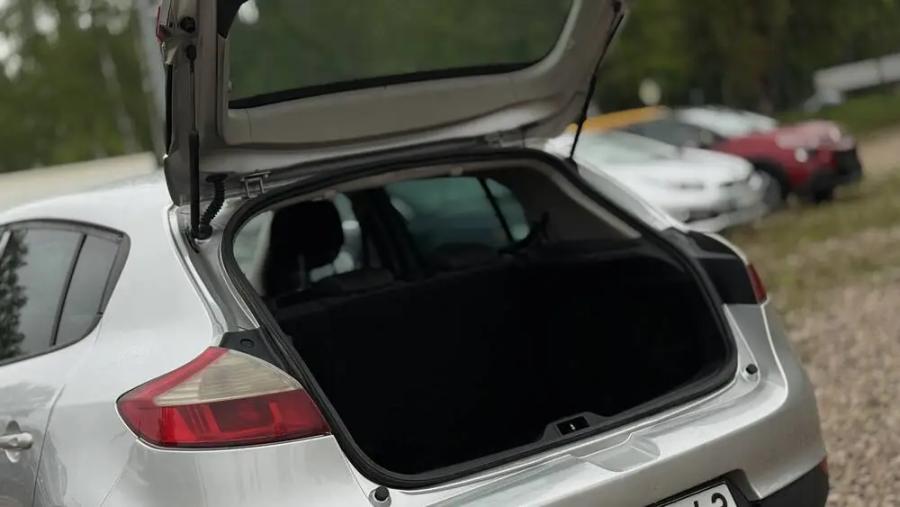 Pelēks Renault Megane 2010 Jelgava, ar dzinēja tilpumu 1.50 L un nobraukumu 303 tūkst. km par 1990 €, foto 23 vietnē AUTOMOTO.COM.LV