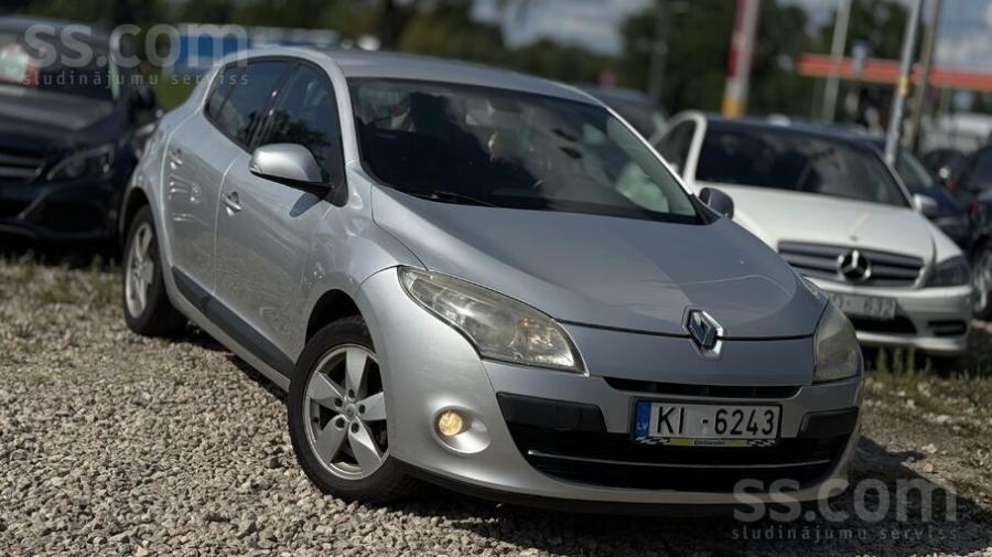 Pelēks Renault Megane 2010 Jelgava, ar dzinēja tilpumu 1.50 L un nobraukumu 303 tūkst. km par 1990 €, foto 1 vietnē AUTOMOTO.COM.LV