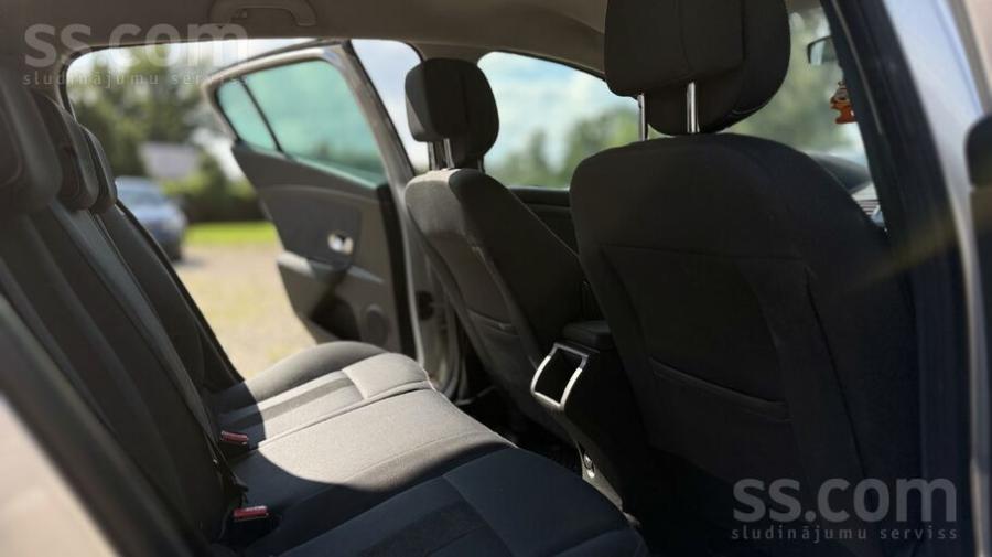 Pelēks Renault Megane 2010 Jelgava, ar dzinēja tilpumu 1.50 L un nobraukumu 303 tūkst. km par 1990 €, foto 8 vietnē AUTOMOTO.COM.LV