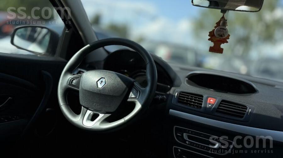 Pelēks Renault Megane 2010 Jelgava, ar dzinēja tilpumu 1.50 L un nobraukumu 303 tūkst. km par 1990 €, foto 10 vietnē AUTOMOTO.COM.LV