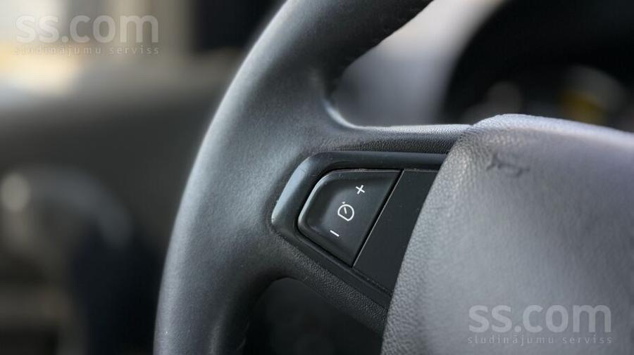 Pelēks Renault Megane 2010 Jelgava, ar dzinēja tilpumu 1.50 L un nobraukumu 303 tūkst. km par 1990 €, foto 16 vietnē AUTOMOTO.COM.LV