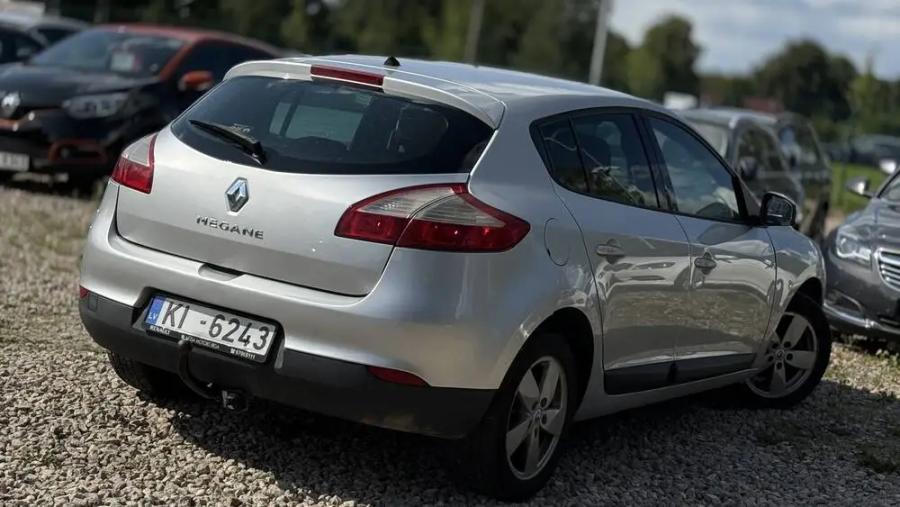 Pelēks Renault Megane 2010 Jelgava, ar dzinēja tilpumu 1.50 L un nobraukumu 303 tūkst. km par 1990 €, foto 4 vietnē AUTOMOTO.COM.LV