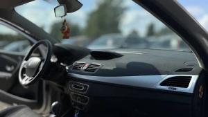 Pelēks Renault Megane 2010 Jelgava, ar dzinēja tilpumu 1.50 L un nobraukumu 303 tūkst. km par 1990 €, foto 7 vietnē AUTOMOTO.COM.LV