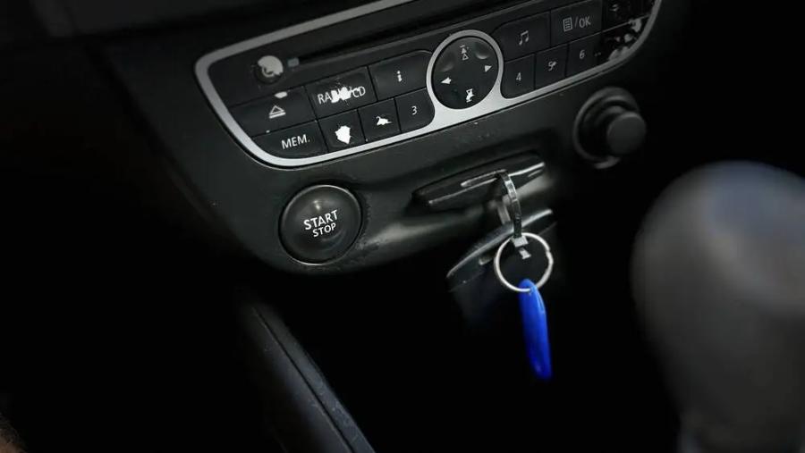 Pelēks Renault Megane 2010 Jelgava, ar dzinēja tilpumu 1.50 L un nobraukumu 303 tūkst. km par 1990 €, foto 14 vietnē AUTOMOTO.COM.LV