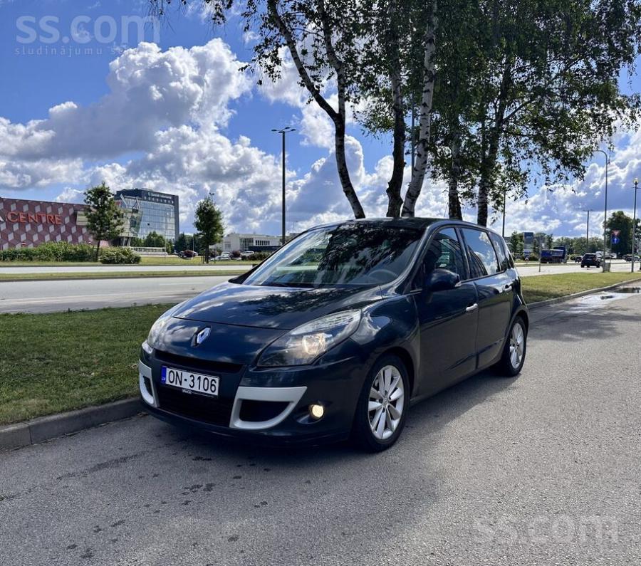 Grey Renault Megane 2010 in Riga, with an engine capacity of 2.00 L and mileage of 265 thousand km for 3350 €, photo 1 on AUTOMOTO.COM.LV