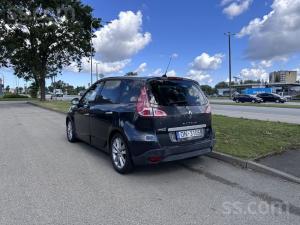 Grey Renault Megane 2010 in Riga, with an engine capacity of 2.00 L and mileage of 265 thousand km for 3350 €, photo 5 on AUTOMOTO.COM.LV