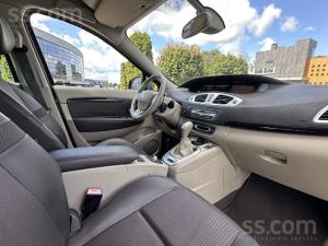 Grey Renault Megane 2010 in Riga, with an engine capacity of 2.00 L and mileage of 265 thousand km for 3350 €, photo 11 on AUTOMOTO.COM.LV