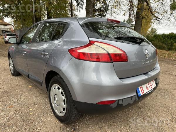 Рено Меган 2010 в Рига на AUTOMOTO.COM.LV Серый Рено Меган 2010 в Рига, объемом двигателя 1.60 л и пробегом 211 тыс. км за 3290 €, фото 4 на AUTOMOTO.COM.LV