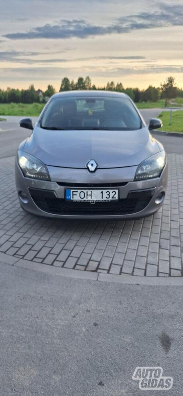 Pelēks Renault Megane 2011 Viļņa, ar dzinēja tilpumu 1.50 L un nobraukumu 212 tūkst. km par 2500 €, foto 2 vietnē AUTOMOTO.COM.LV