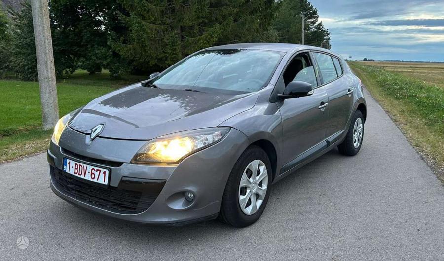Pelēks Renault Megane 2011 Pakruojis, ar dzinēja tilpumu 1.46 L un nobraukumu 59 tūkst. km par 3650 €, foto 3 vietnē AUTOMOTO.COM.LV