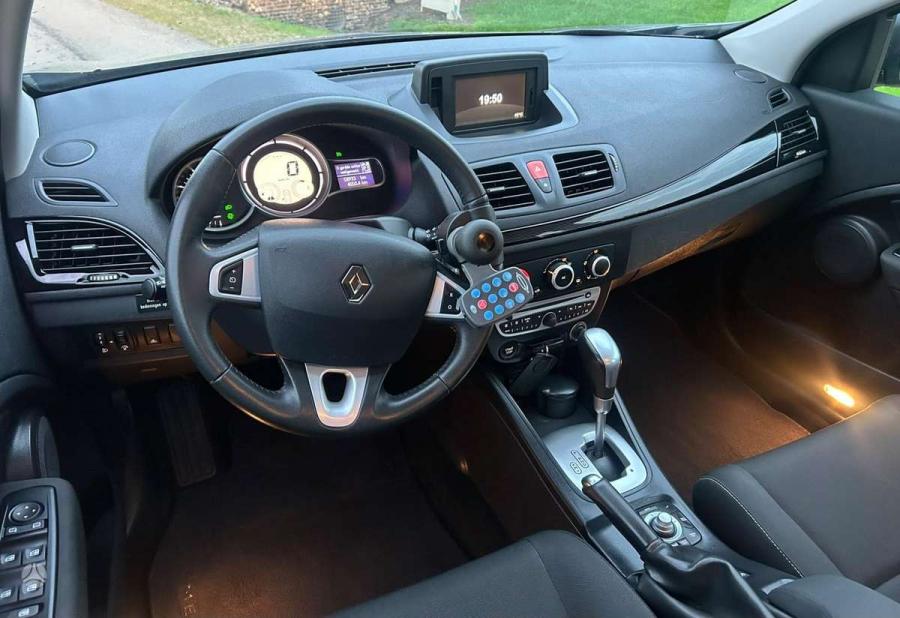 Pelēks Renault Megane 2011 Pakruojis, ar dzinēja tilpumu 1.46 L un nobraukumu 59 tūkst. km par 3650 €, foto 12 vietnē AUTOMOTO.COM.LV
