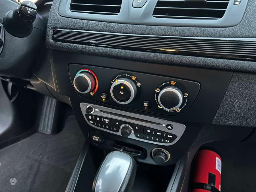 Pelēks Renault Megane 2011 Pakruojis, ar dzinēja tilpumu 1.46 L un nobraukumu 59 tūkst. km par 3650 €, foto 15 vietnē AUTOMOTO.COM.LV