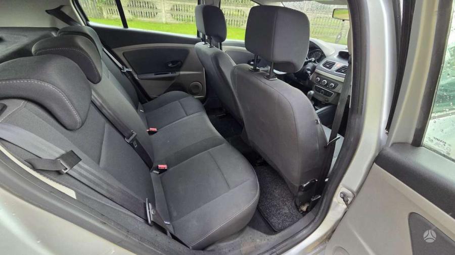 Pelēks Renault Megane 2012 Viļņa, ar dzinēja tilpumu 1.46 L un nobraukumu 156 tūkst. km par 3100 €, foto 6 vietnē AUTOMOTO.COM.LV
